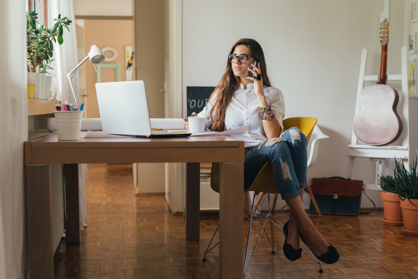 The Ultimate Guide For Fitting a Full Workstation Into a Small Space ...